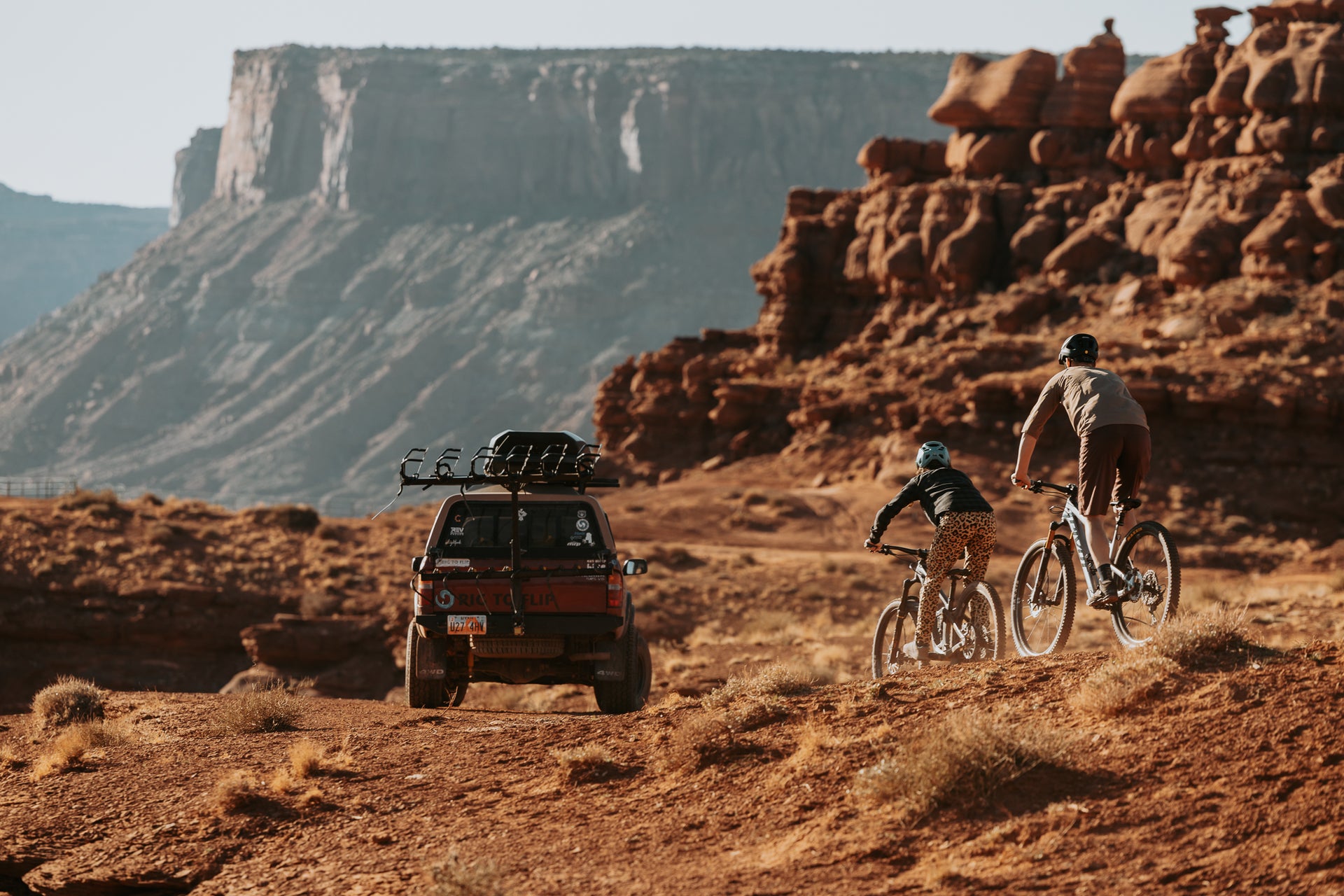 Swagman Summit Vertical Hitch Rack for 4 Mountain Bikes/Ebikes ...